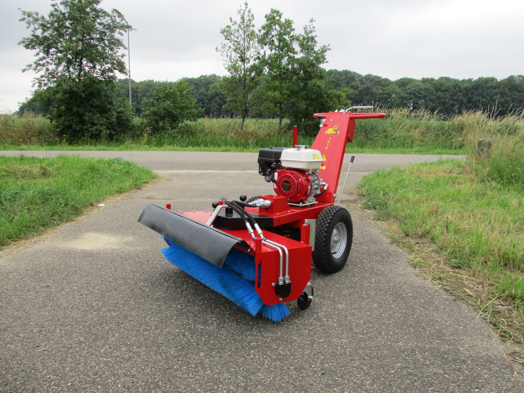 Balayeuse à conducteur marchant, balayeuses autotractées