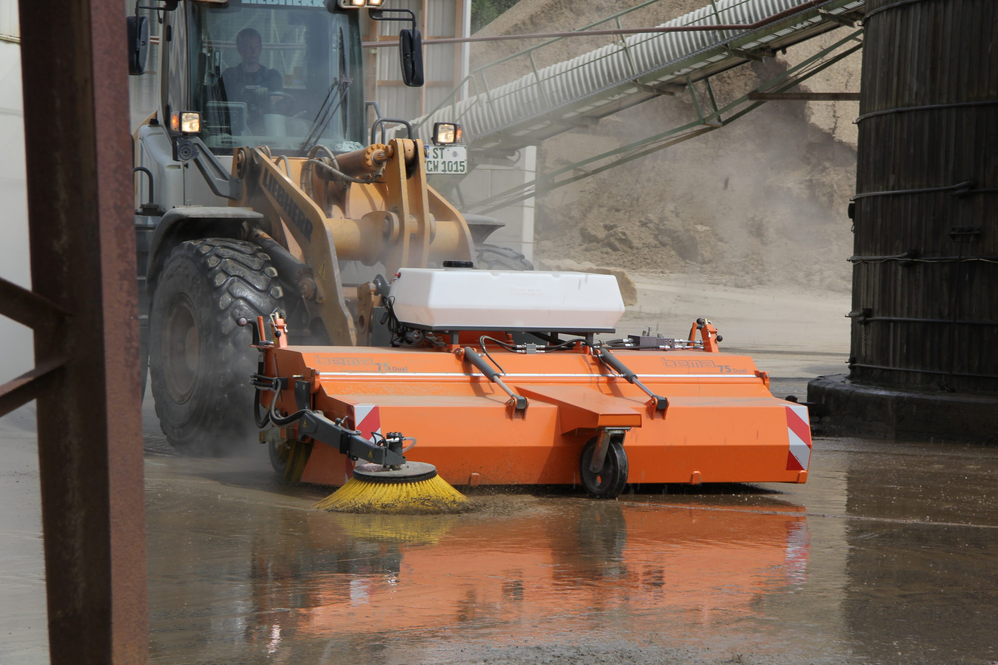 Balayeuse adaptable sur engins, balayeuse de voirie, balayeuse bema ...