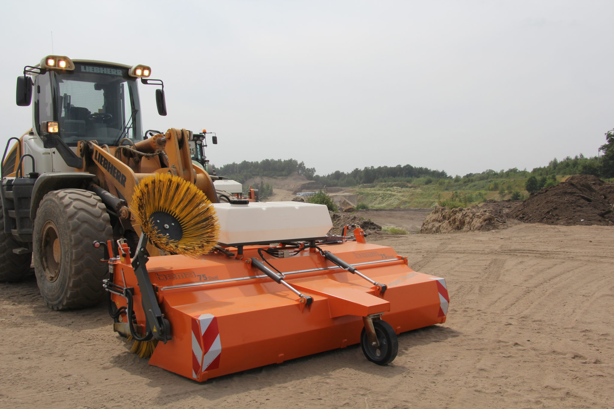 Bema 75 dual power master, balayeuse pour chantier, balayeuse ...